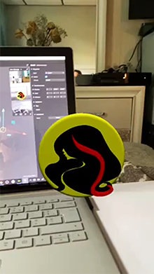 The Floating Logo | Lenslist